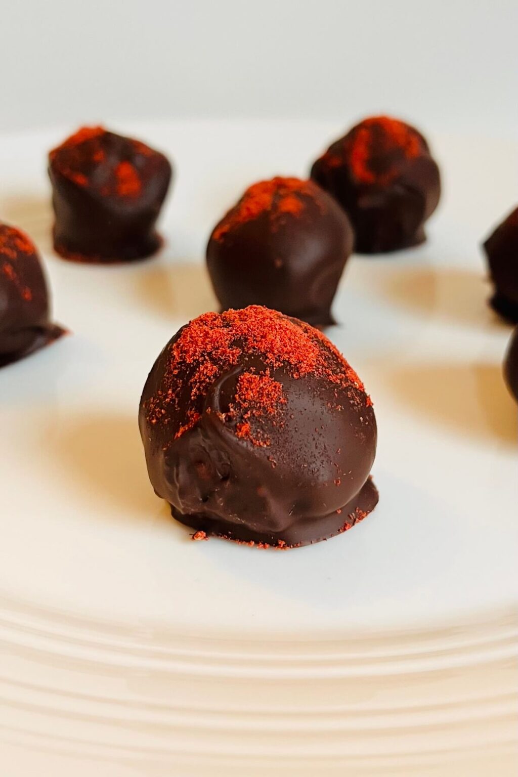 Strawberry Truffles (An Easy and Delicious Chocolate Treat) - A Sweet ...