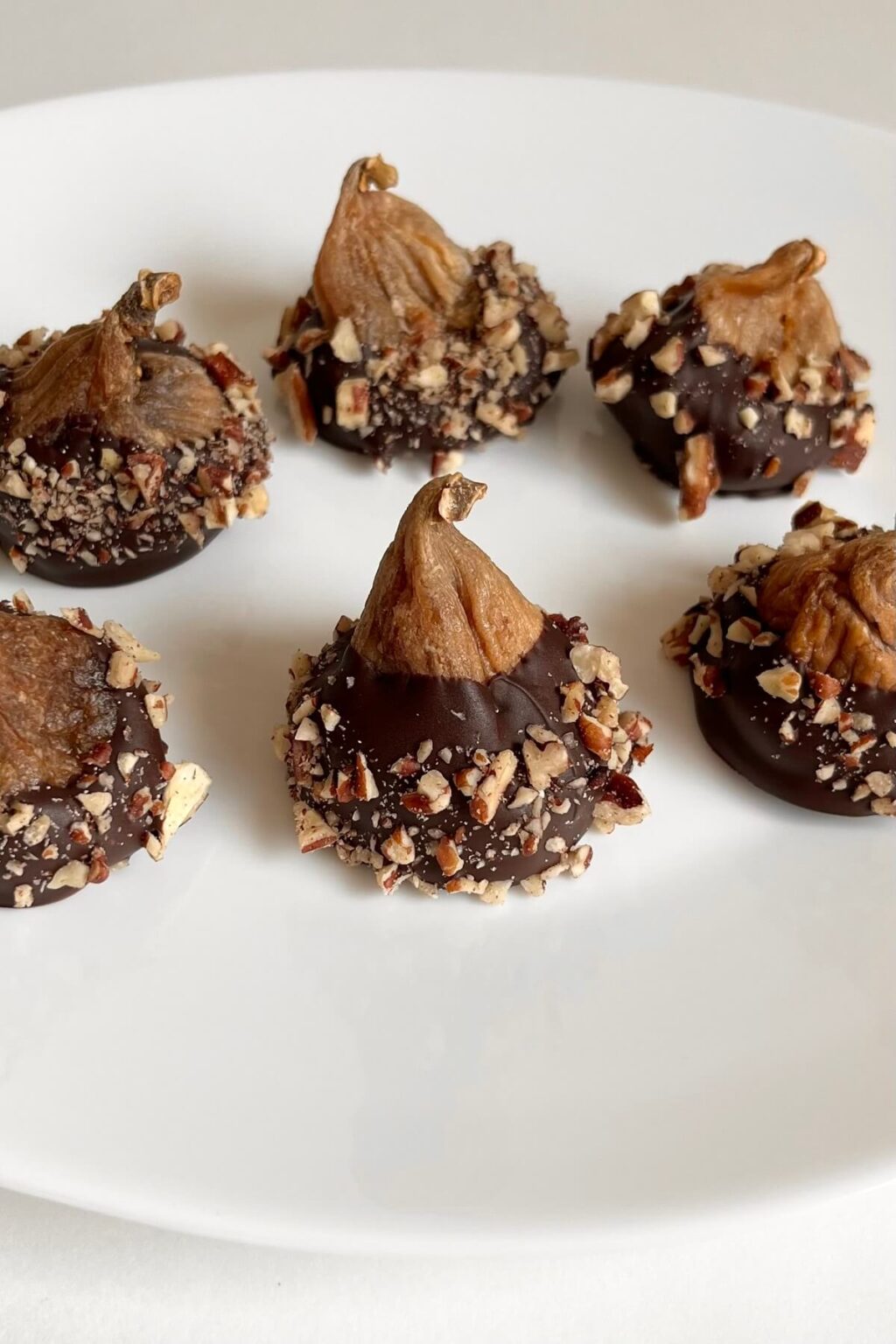 Chocolate Covered Figs (Easy and Delicious) - A Sweet Alternative