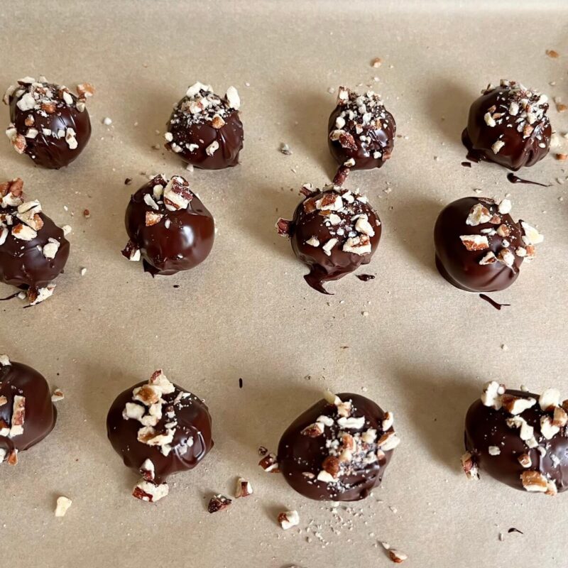 Chocolate Covered Grapes (An Easy and Delicious Treat) - A Sweet ...
