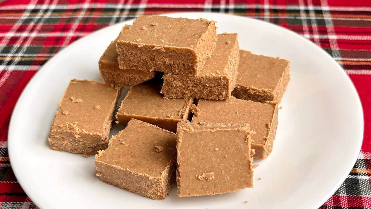 Creamy Keto Gingerbread Fudge - A Sweet Alternative